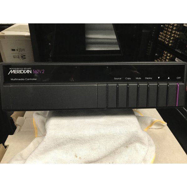 Meridian 562V.2 - Preamplifiers/Surround